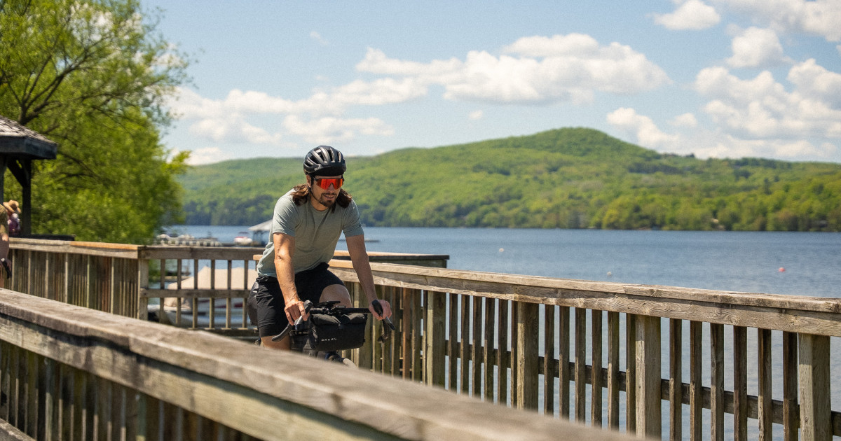 Vélo d'aventure avec Dominick Ménard | Cantons-de-l'Est (Estrie)